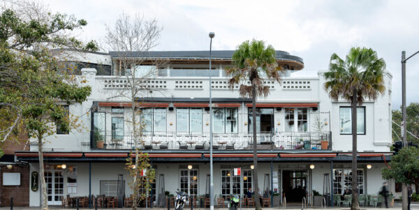 Woolly Bay Hotel | Bar | Restaurant | Woolloomooloo - Luchetti Krelle